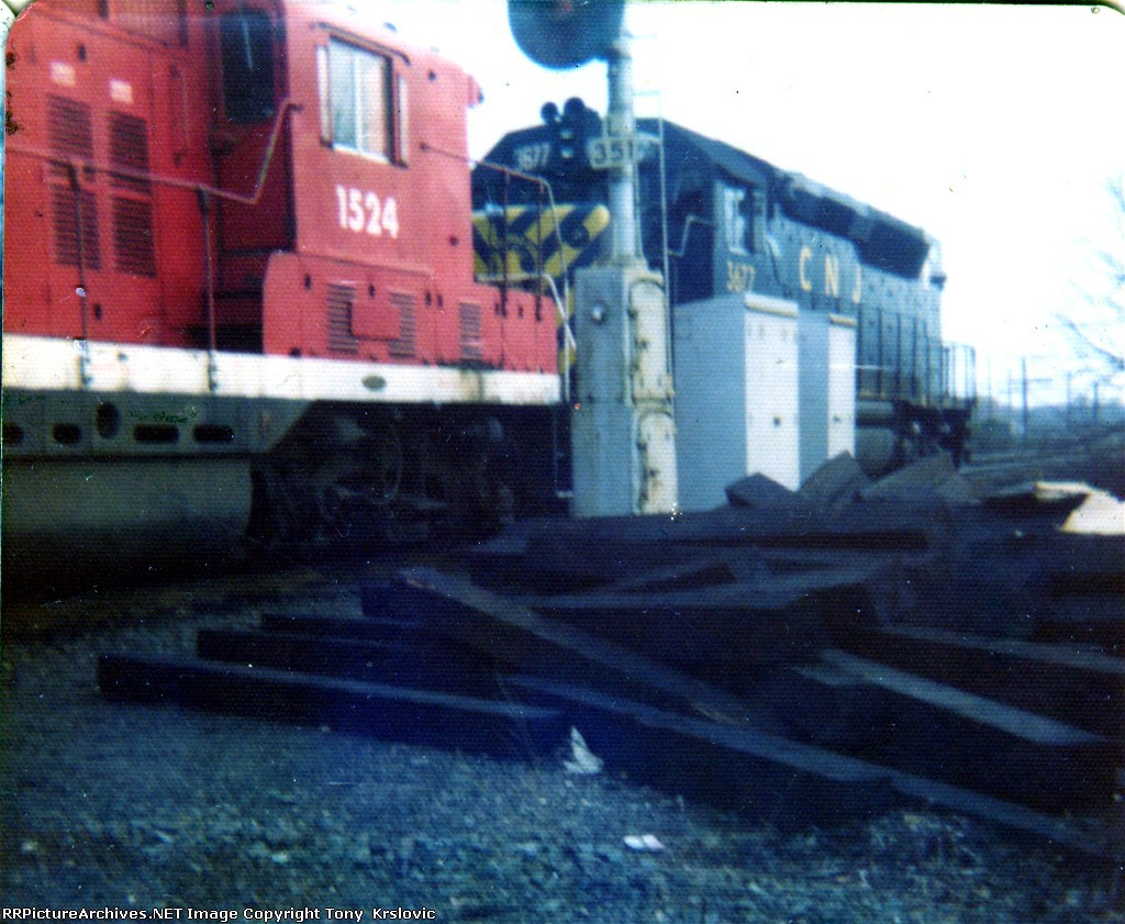 CNJ 3677 Train Number 5313